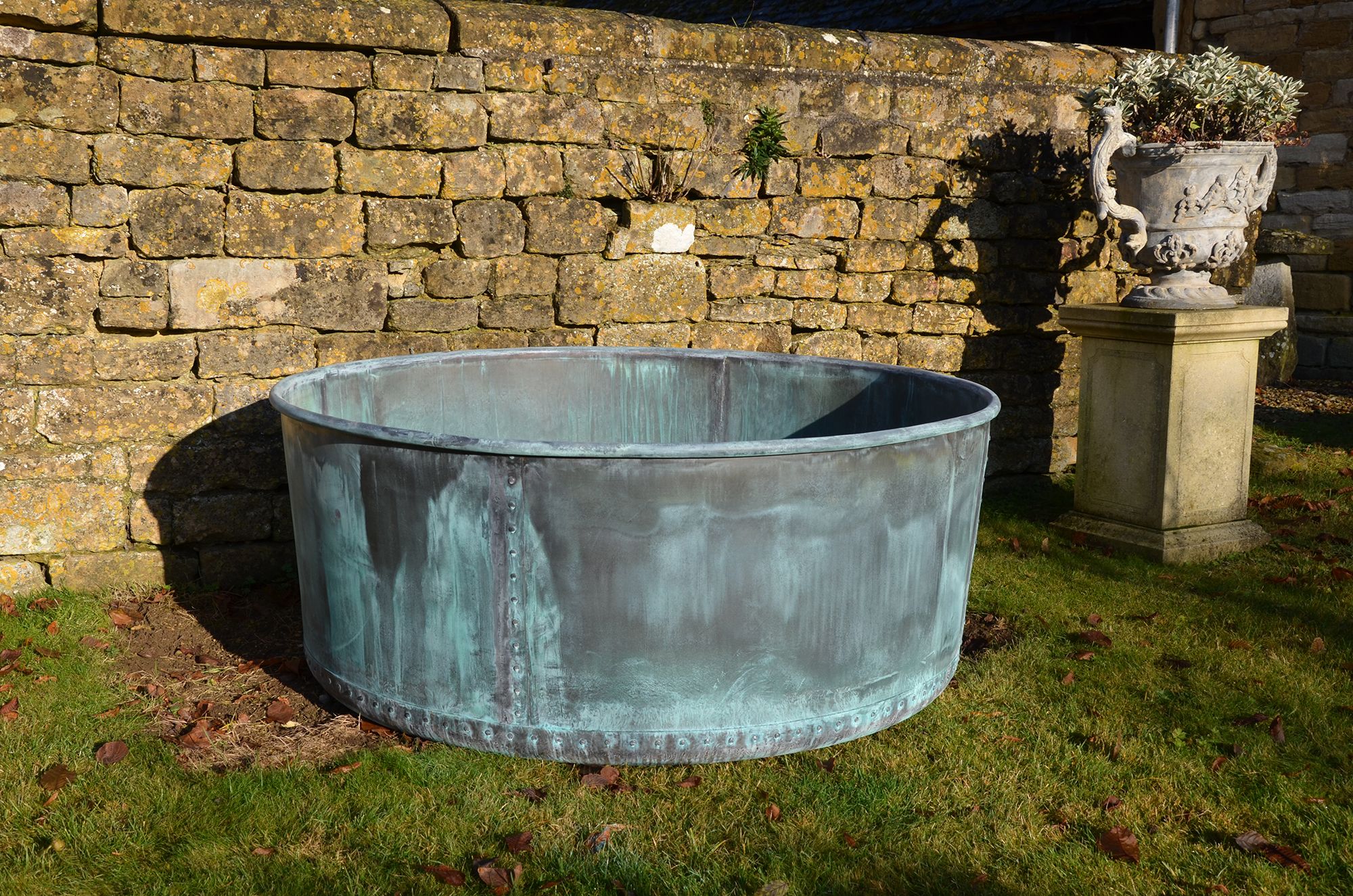 The Courtyard Copper Garden Planter Rolled Edge - Large | Heritage ...