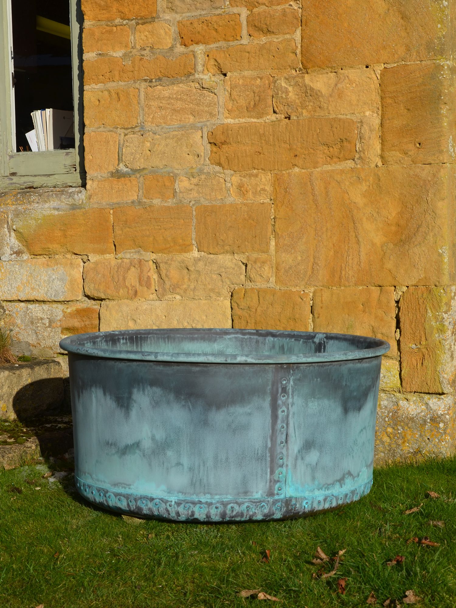 The Courtyard Copper Garden Planter Rolled Edge - Small | Heritage ...