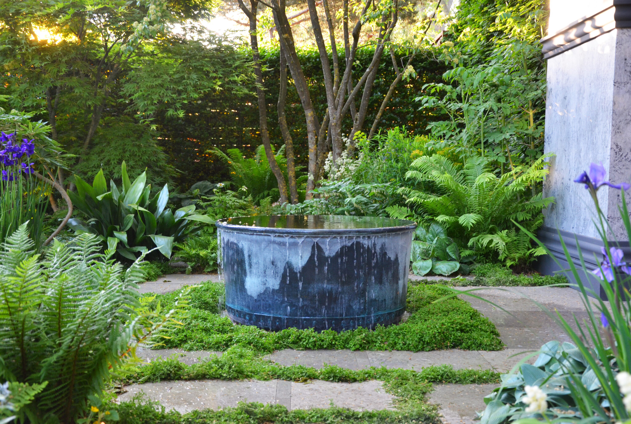The Courtyard Copper Water Container Rolled Edge - Overflow - Medium ...